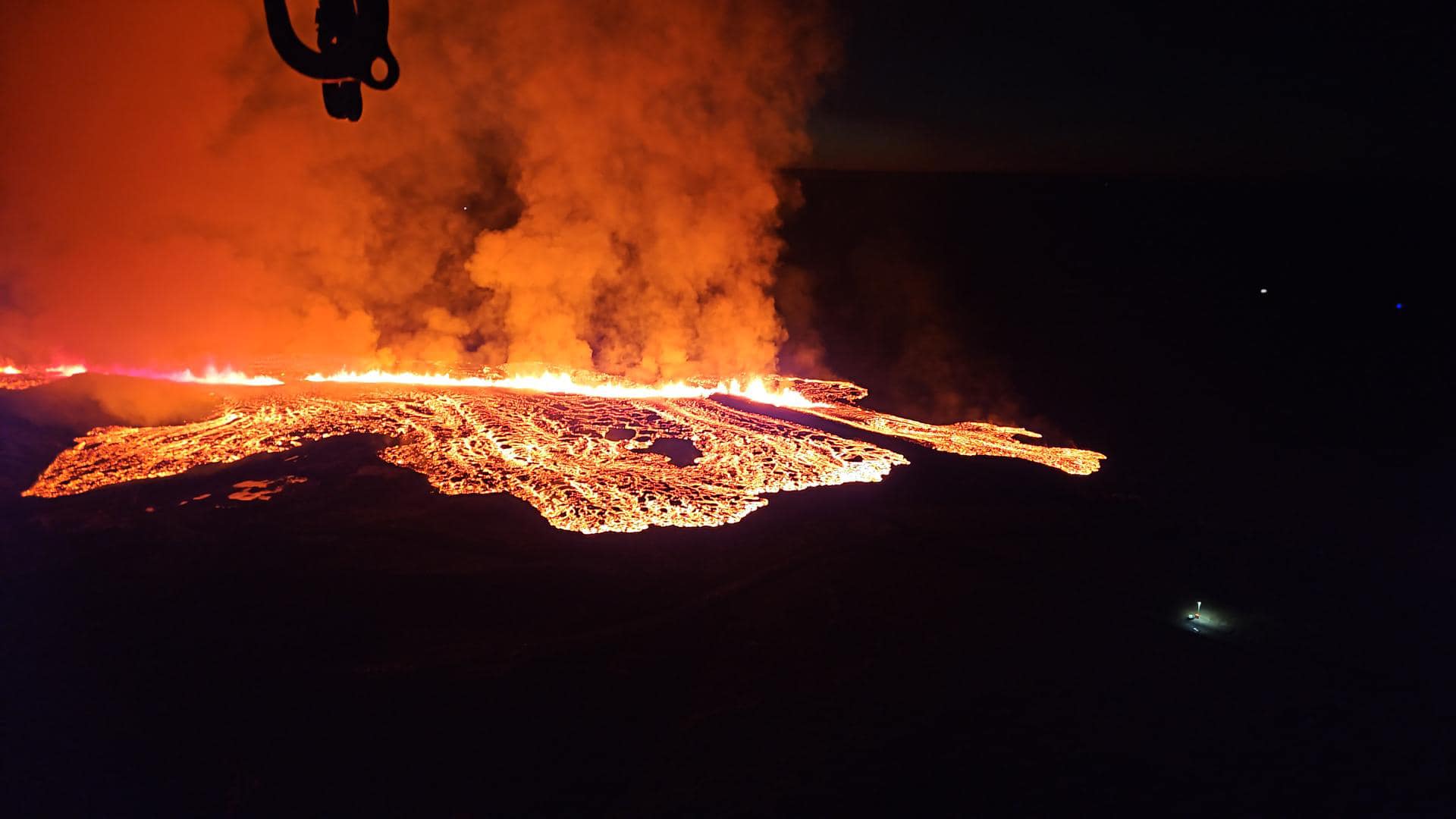 Umhverfisstofnun | The eruption site is closed - Park Rangers provide ...